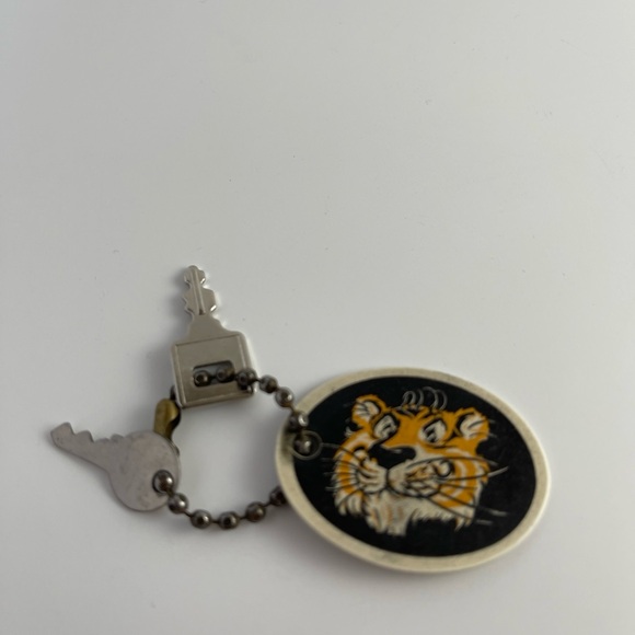 ESSO | Accessories | Vintage Esso Gas Put A Tiger In Your Tank Key ...